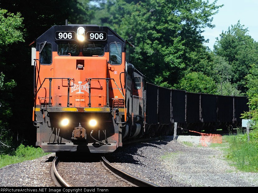 Southbound BLE 906 pulls its;83 loads of ore at Keepville Rd
